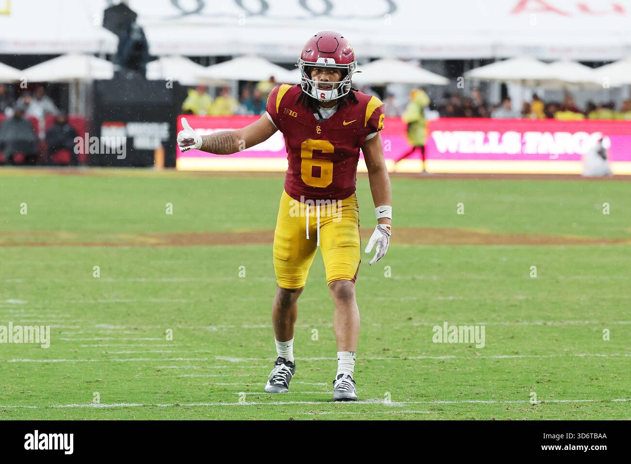 USC wide receiver Makai Lemon (6) gives a thumbs up as he lines up to ...