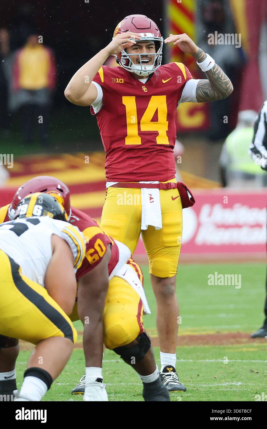 USC quarterback Jayden Maiava (14) audibles during an NCAA college ...