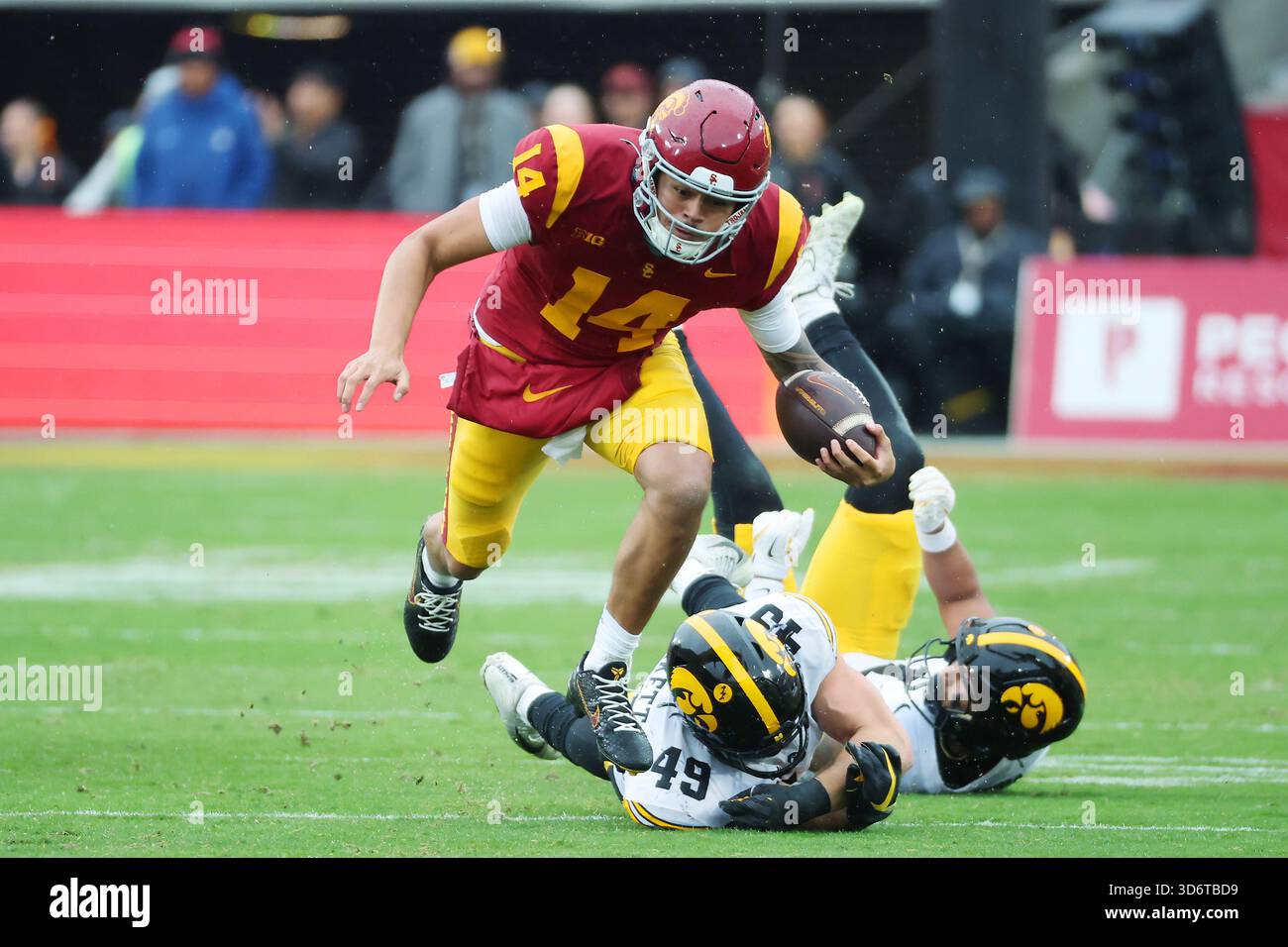 USC quarterback Jayden Maiava (14) runs the ball during an NCAA college ...