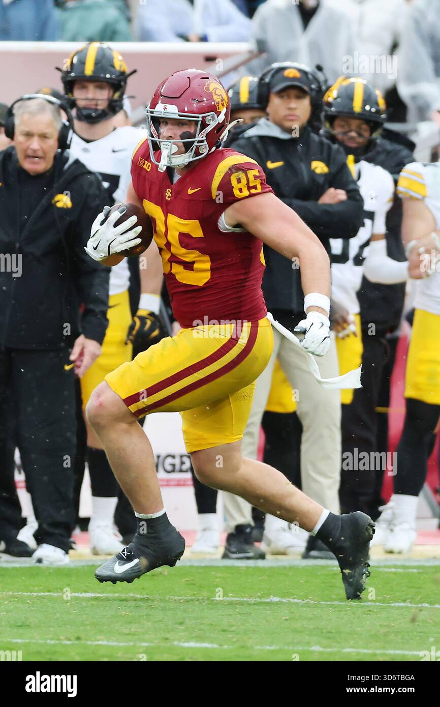 USC tight end Walker Lyons (85) runs upfield during an NCAA college ...