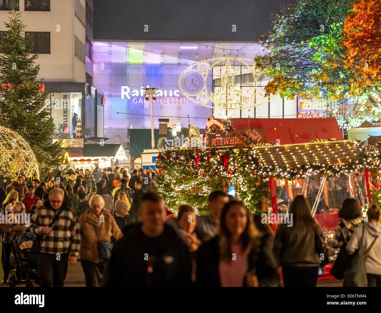 Christmas market in Essen, restaurants, in front of the Rathaus Galerie ...