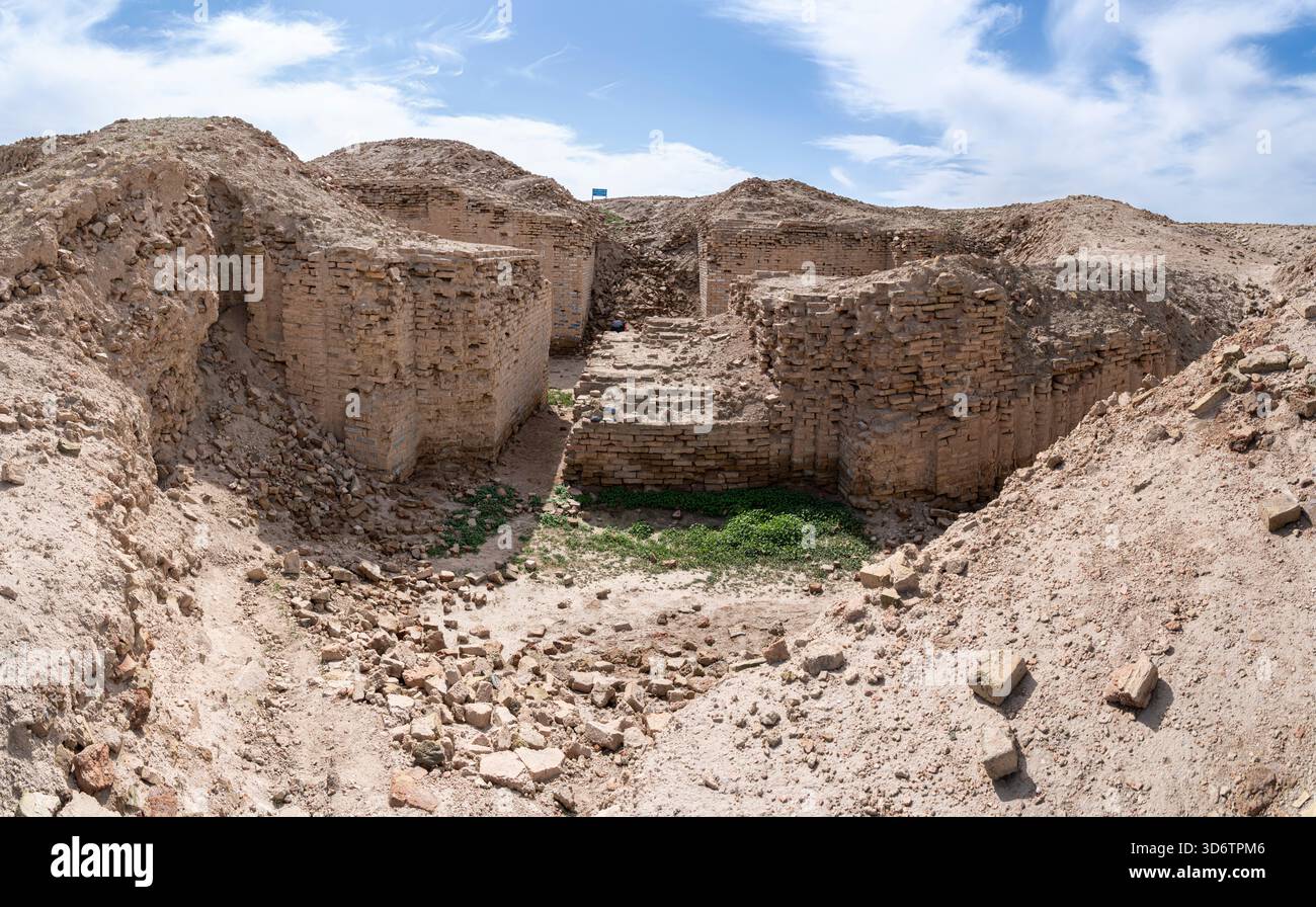 The walls and bricks in the excavation site in the Ancient City of Uruk ...