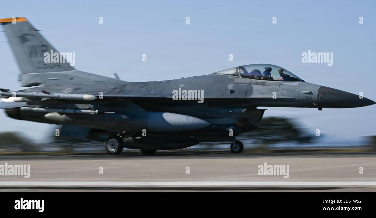 A U.S. Air Force F-16 Fighting Falcon from the 35th Fighter Squadron ...