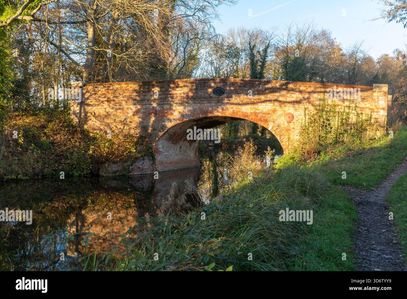 View of Blacksmith's Bridge over the Basingstoke Canal near Tundry Pond ...