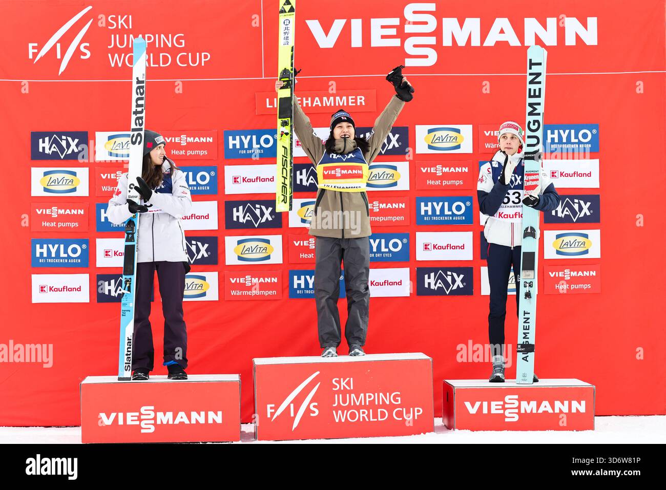 Lillehammer 20251122. From left: Canada's Abigail Strate, Japan's ...