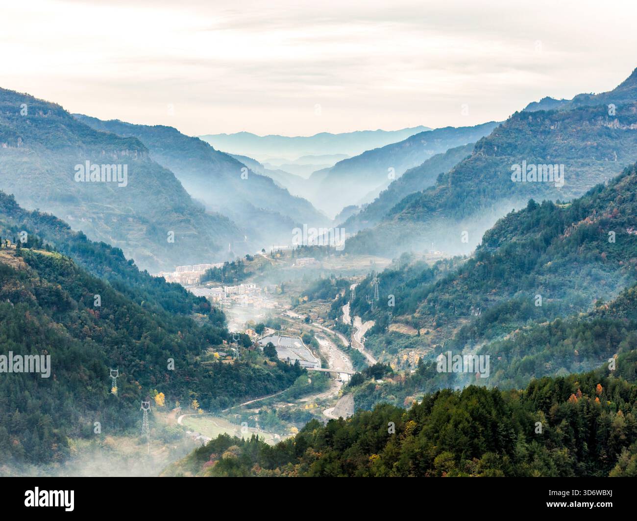 Chongqing china nov 2025 tourists hi-res stock photography and images ...