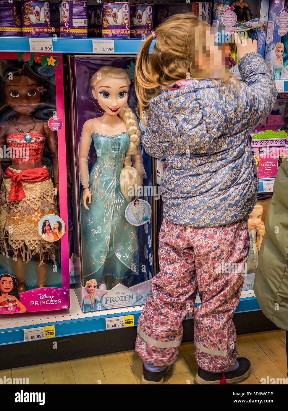 Spielzeug bei Smyths Toys Spielzeugladen ELSA aus Disney Frozen - 22.11 ...
