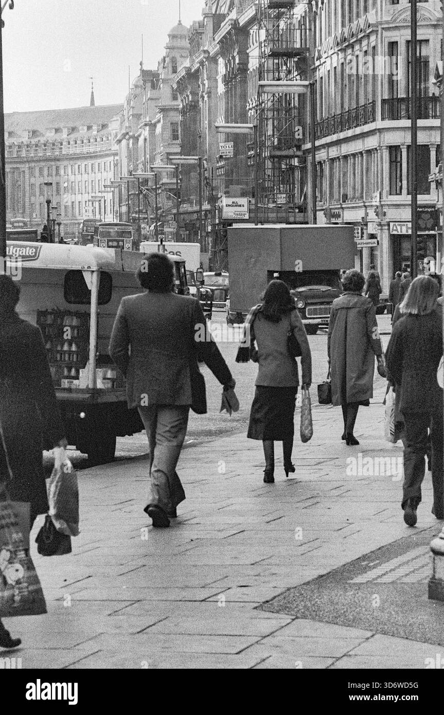 Busy london people Black and White Stock Photos & Images - Alamy