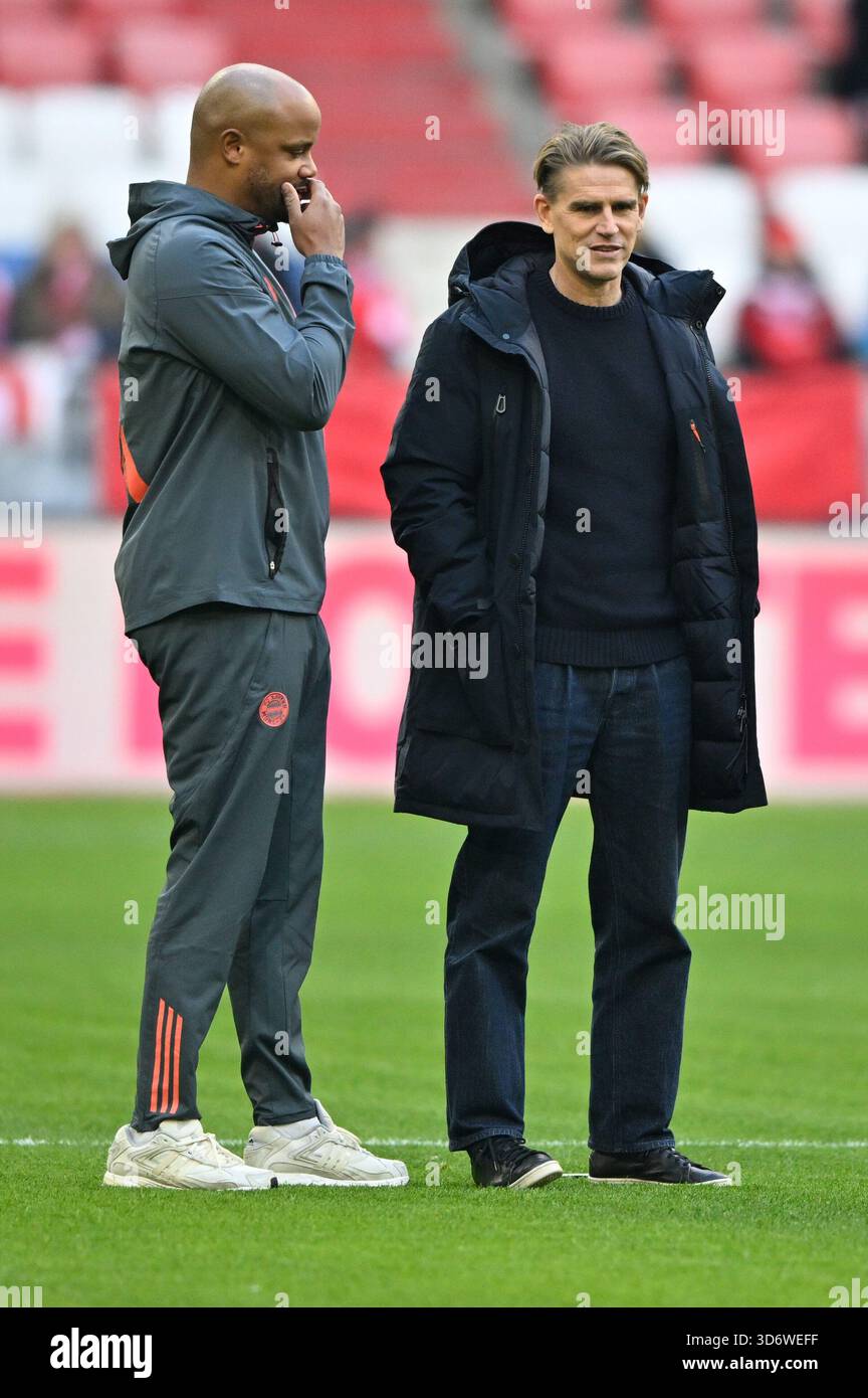 before kick-off: pitch inspection Coach [coach] Coach Vincent Kompany ...