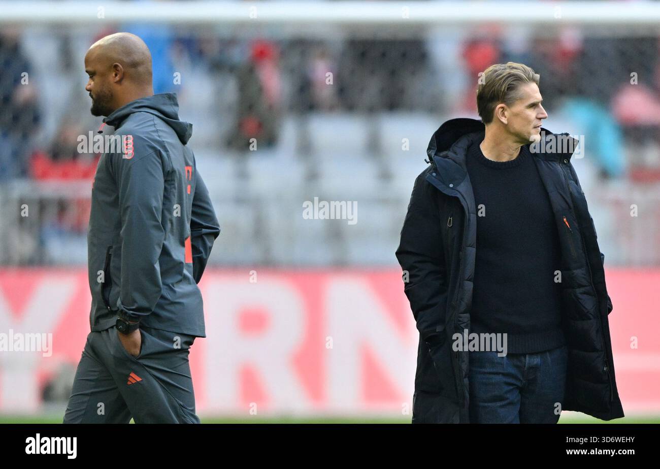 before kick-off: pitch inspection Coach [coach] Coach Vincent Kompany ...