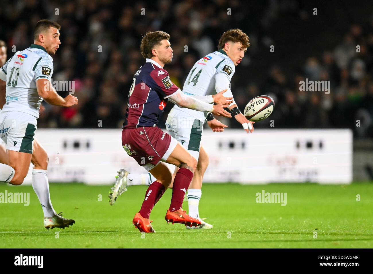Matthieu Jalibert of UBB and Gregoire Arfeuil of section paloise pau ...