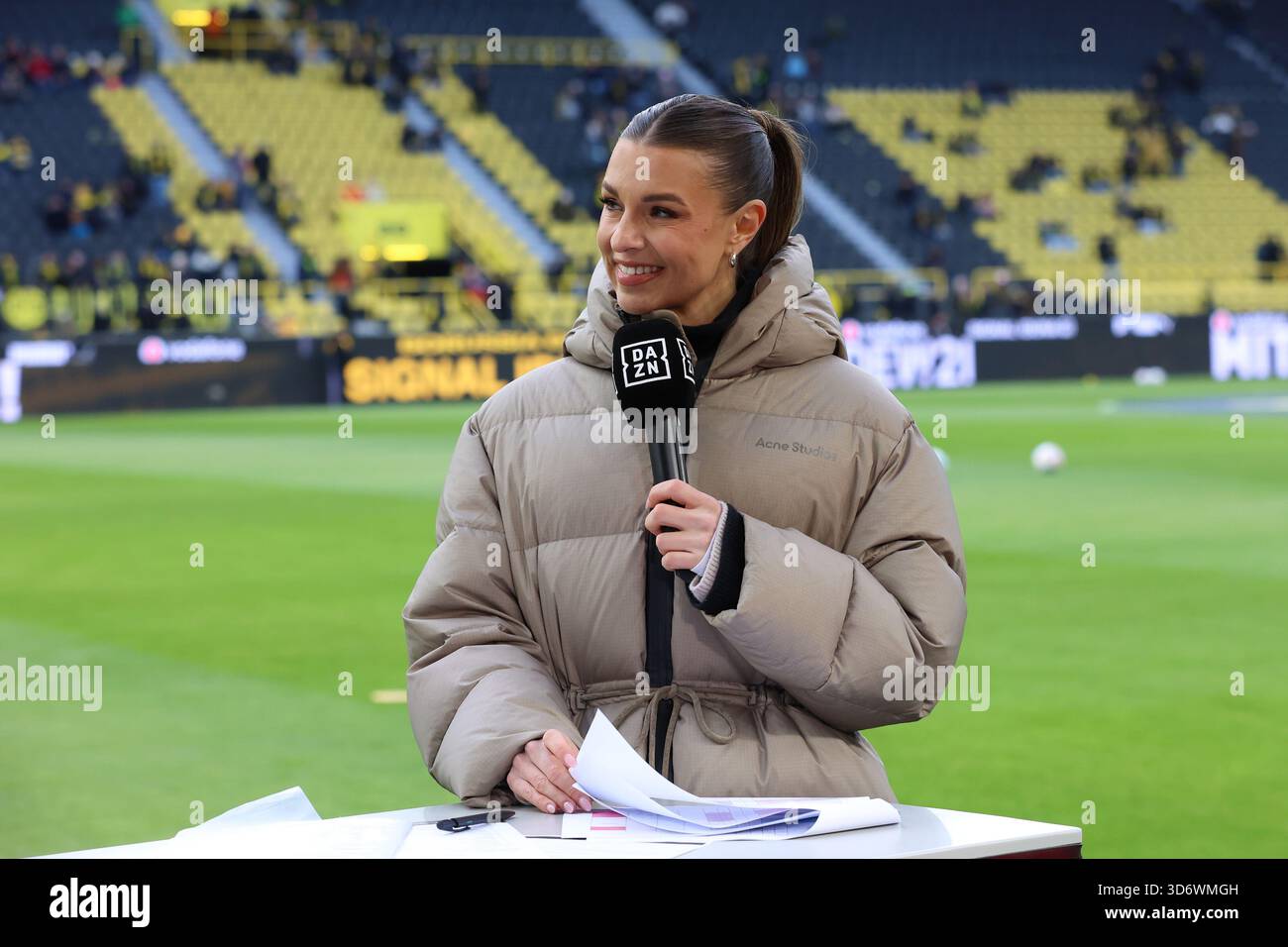 Laura Wontorra (DAZN presenter) GER, Borussia Dortmund against ...