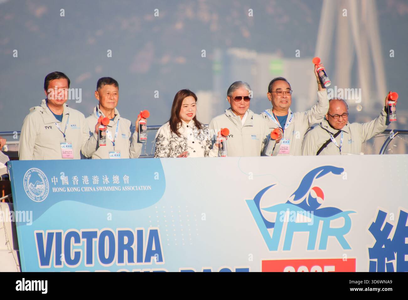 Rosanna Law Shuk-pui (third left), Secretary for Culture, Sports and ...