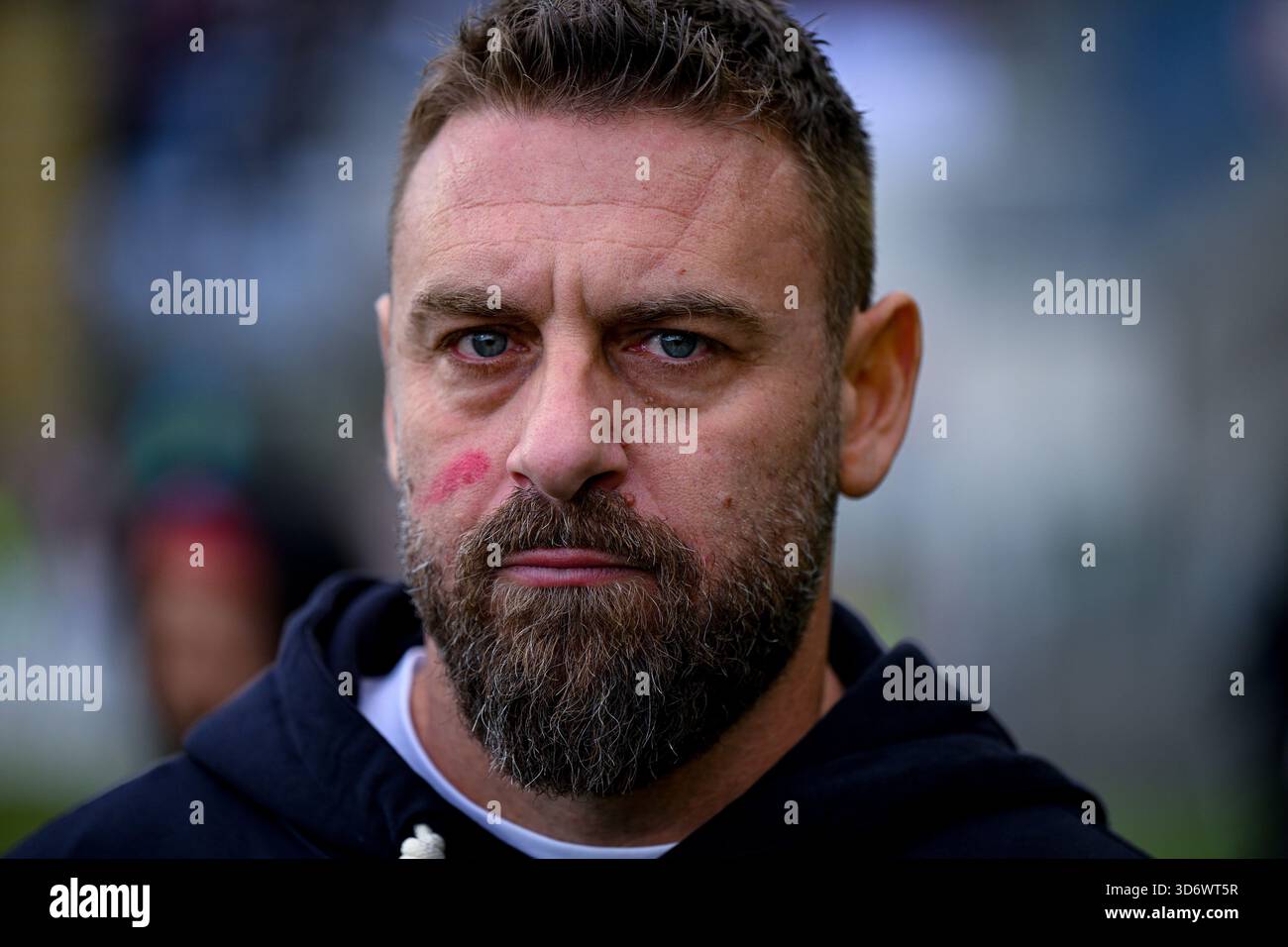 Genoa's coach Daniele De Rossi during the Serie A soccer match between ...