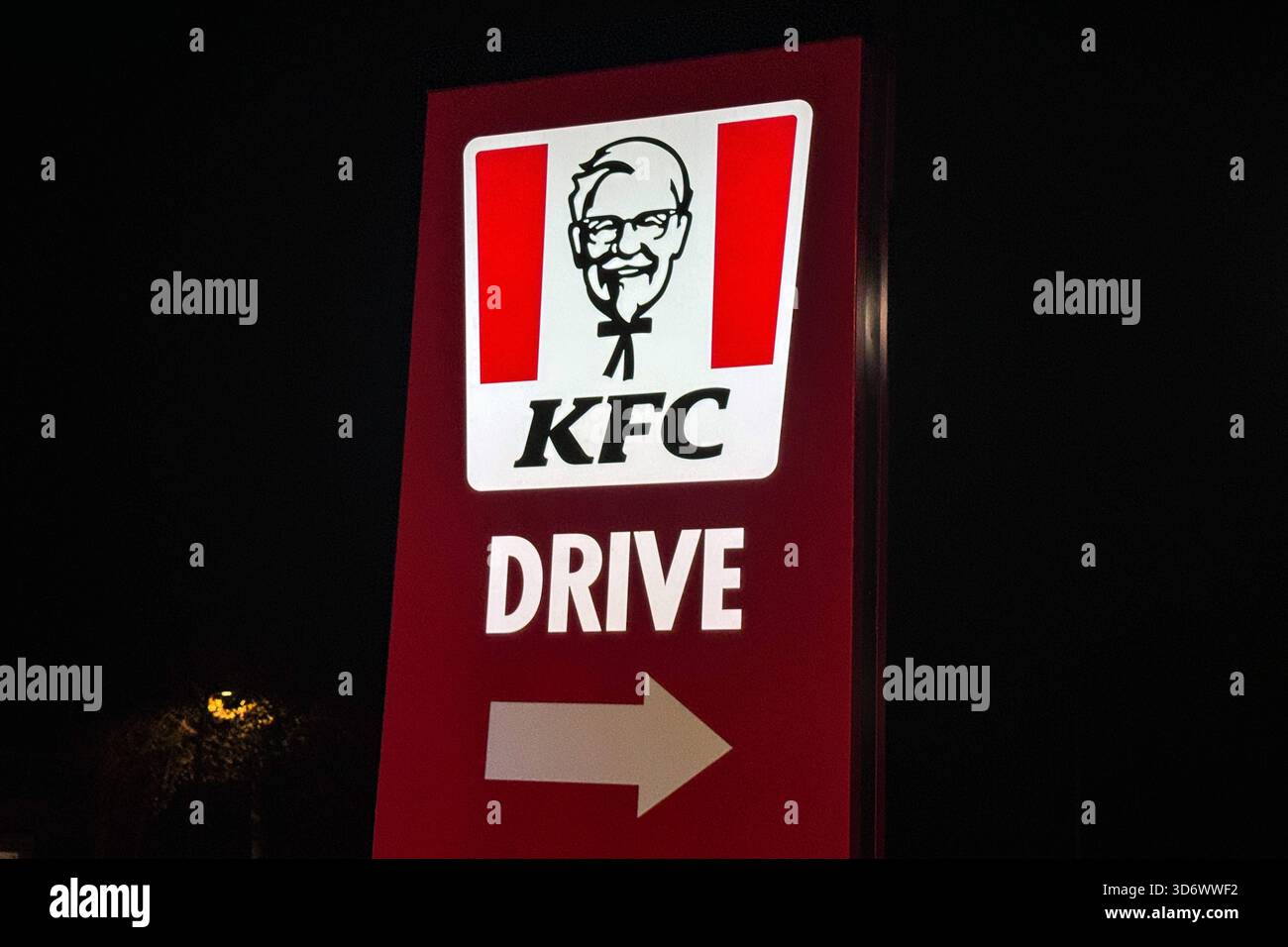 22.11.2025 , xsvx, Wirtschaft, Restaurant KFC emwirt emonline, v.l ...