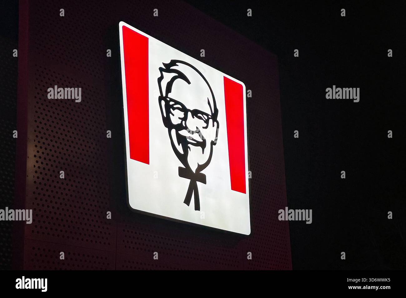22.11.2025 , xsvx, Wirtschaft, Restaurant KFC emwirt emonline, v.l ...