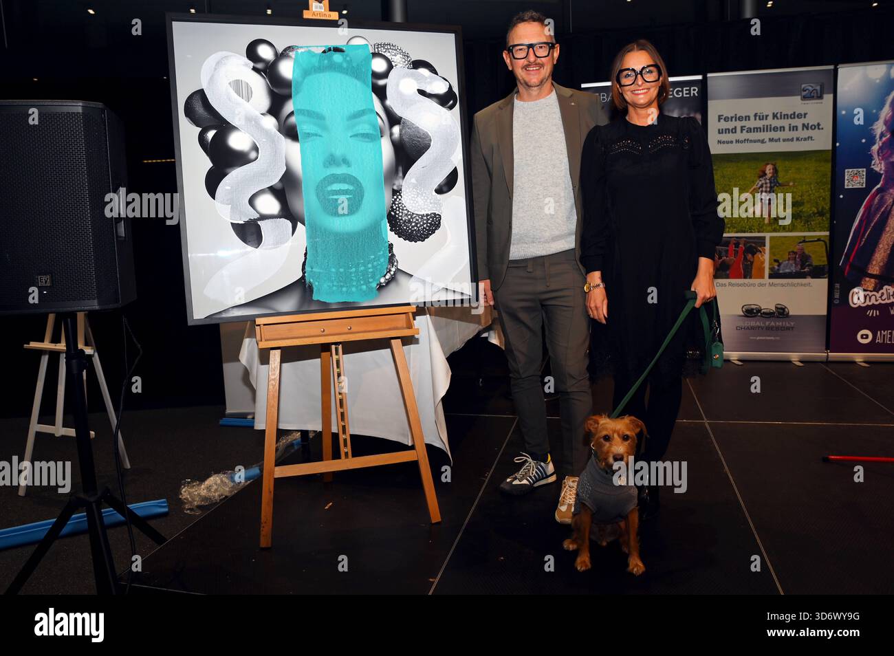 Jürgen Norbert Fux, Künstler, mit Gattin und Hund, Global Family ...