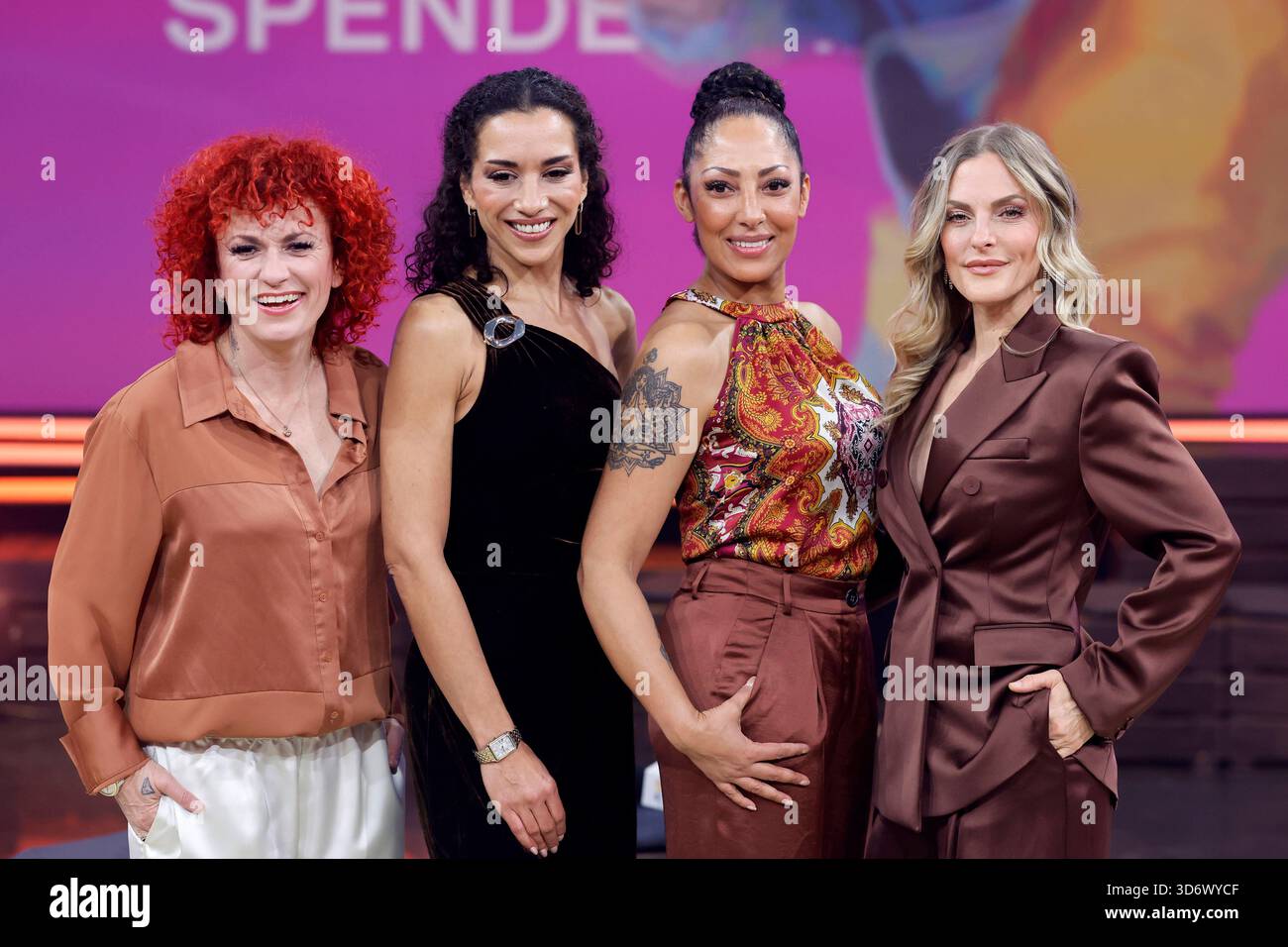 Sängerinnen Lucy Diakovska, Nadja Benaissa, Jessica Wahls und Sandy Mölling von der Band No ...