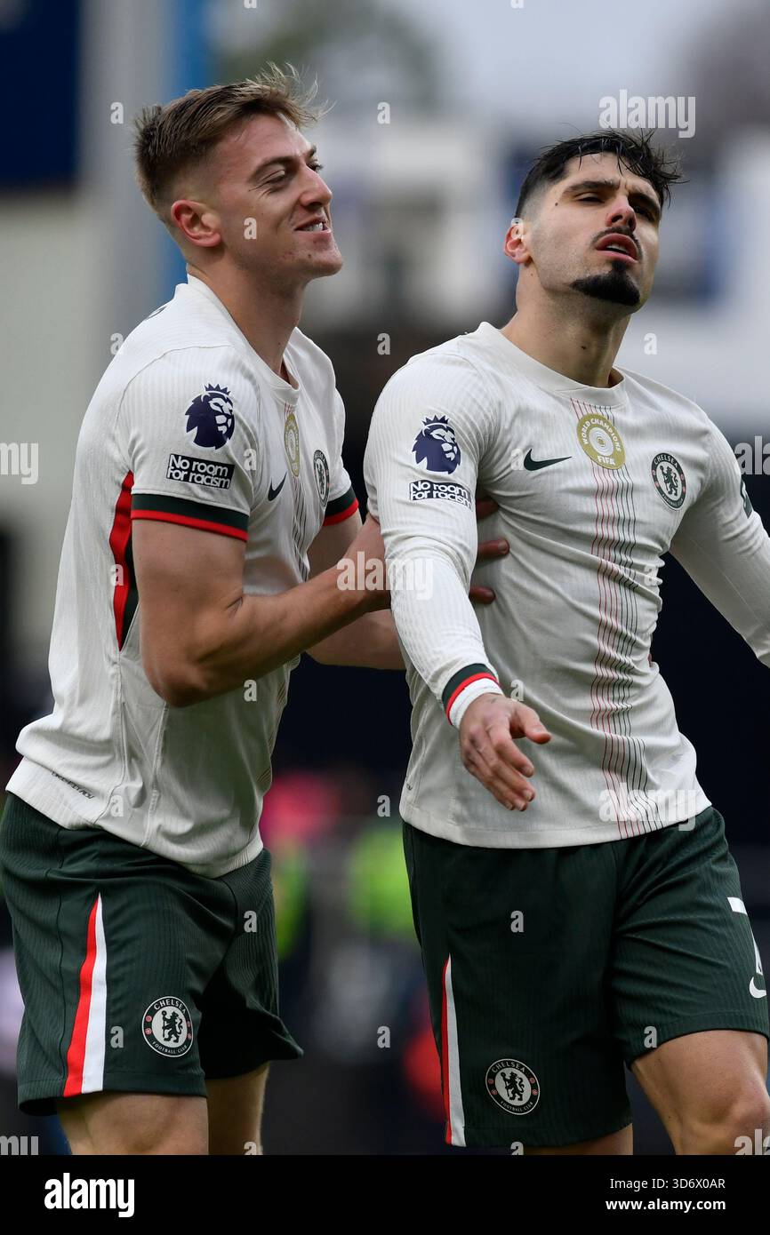 Liam Delap of Chelsea and Pedro Neto of Chelsea during the Burnley v ...