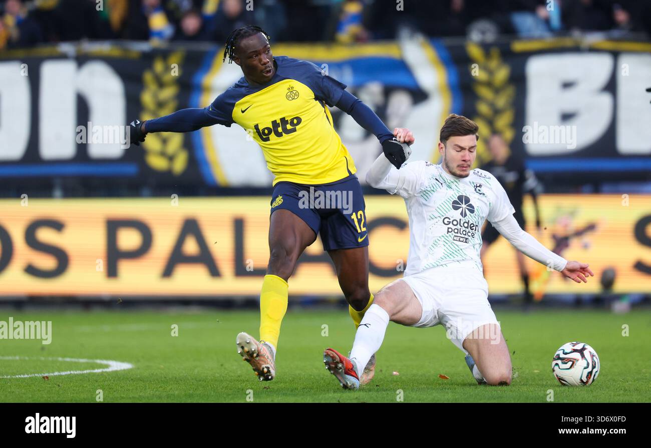 Union's Promise David and Cercle's Edgaras Utkus fight for the ball ...