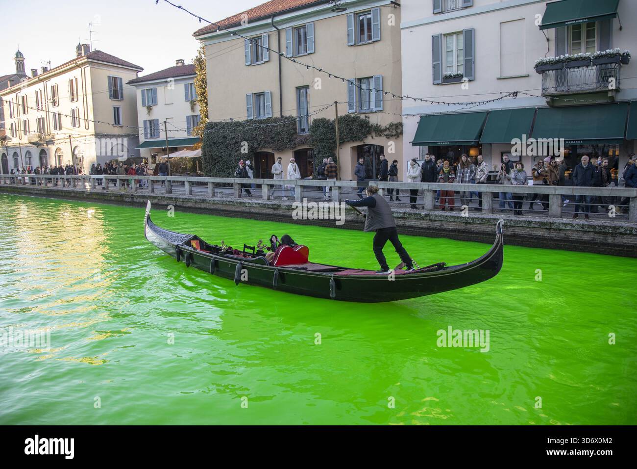 Milan, Extinction Rebellion (XR) blitz paints the Navigli and Darsena ...