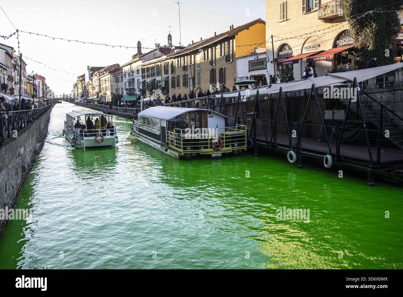 Milan, Extinction Rebellion (XR) blitz paints the Navigli and Darsena ...