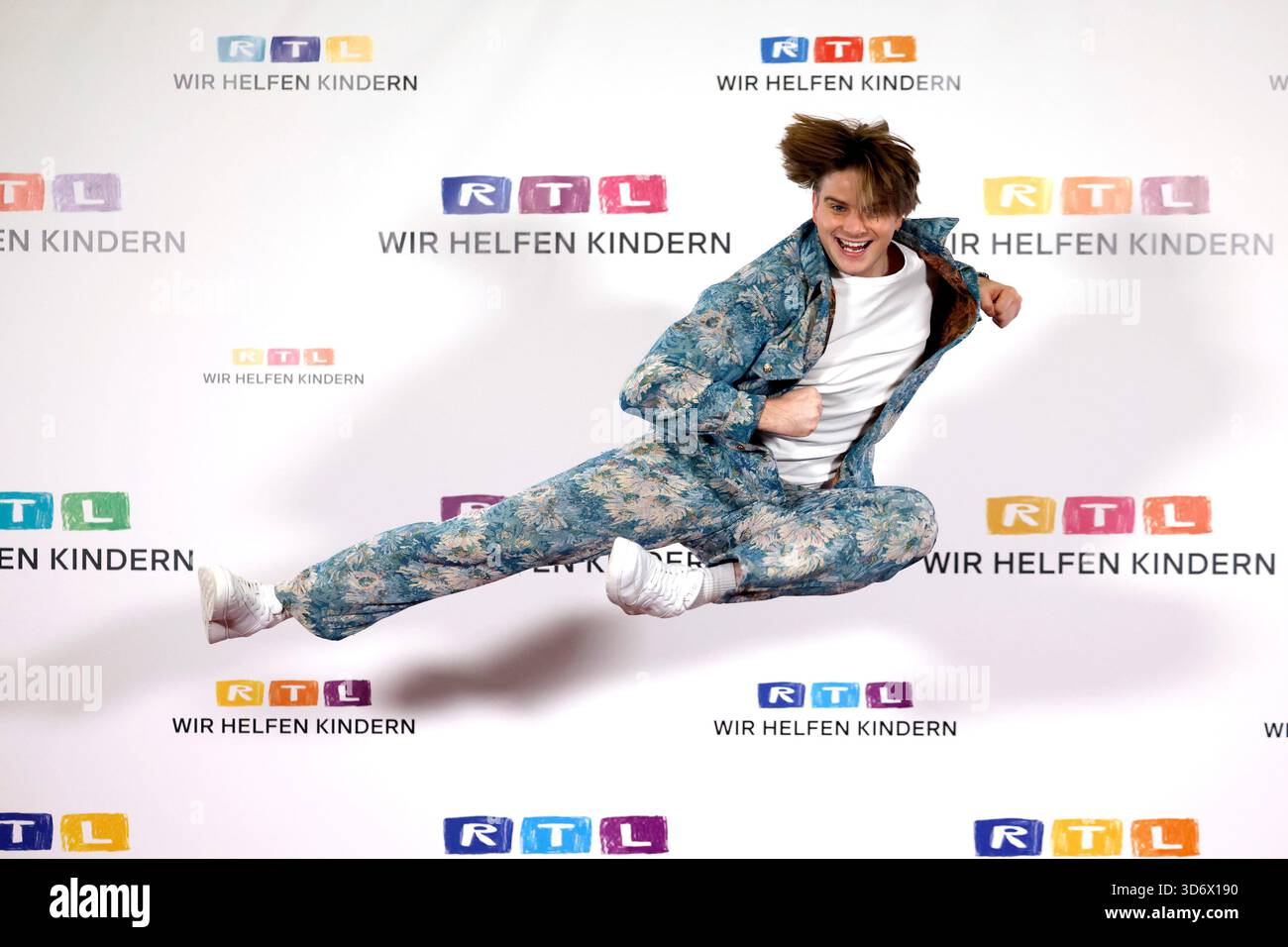 Schlager singer Vincent Gross performs a ninja kick at the 30th RTL ...