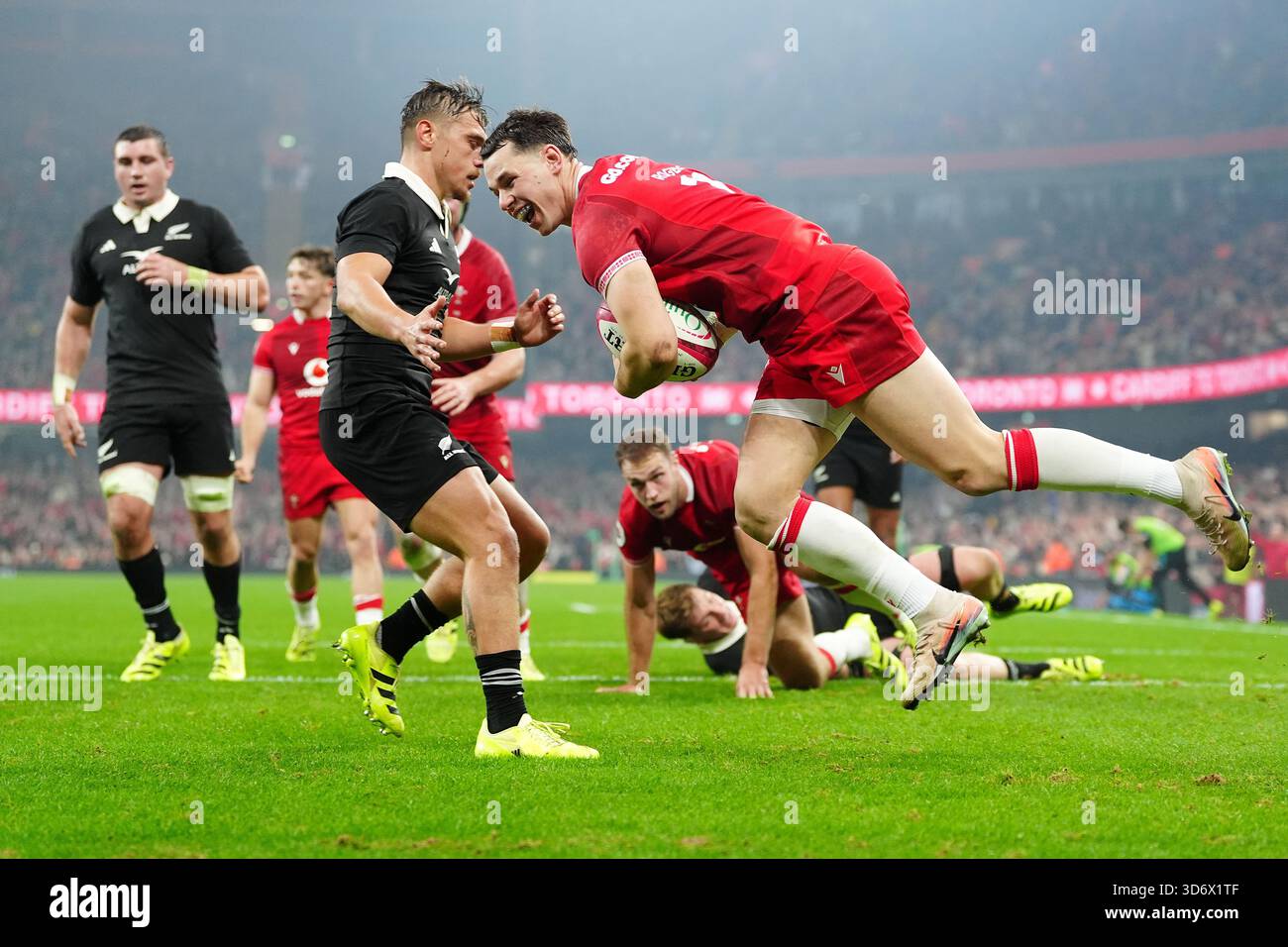 Wales' Tom Rogers scores his second try during the Quilter Nations ...