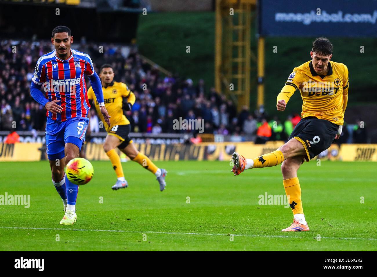 Jorgen Strand Larsen of Wolverhampton Wanderers shoots at goal during ...