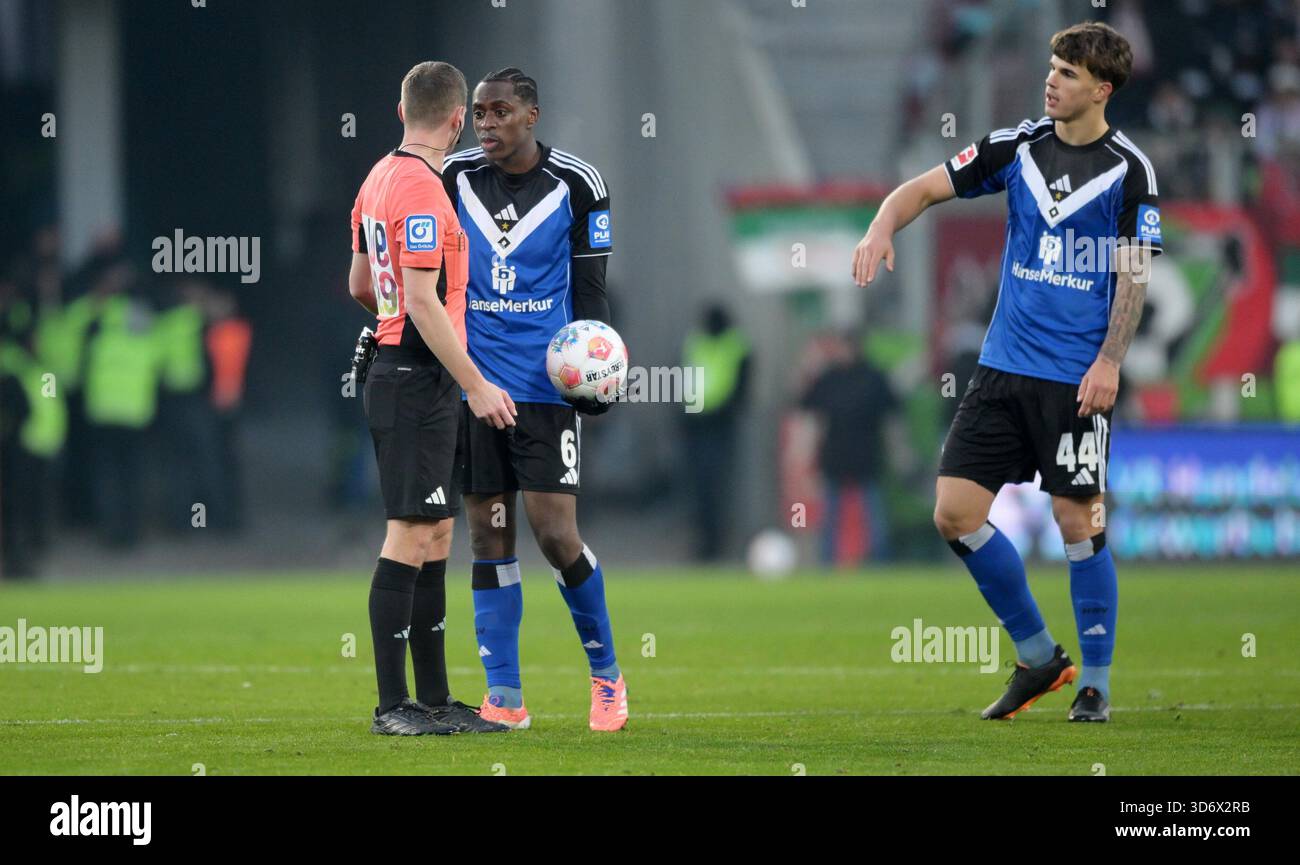 From left: referee Robin Braun, Albert Sambi Lokonga, Luka Vuskovic ...