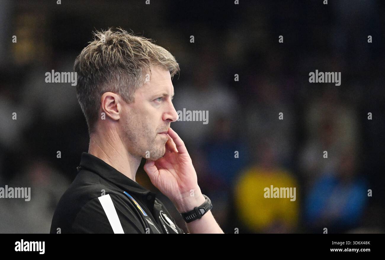 22 November 2025, Baden-Württemberg, Göppingen: Handball, Women ...