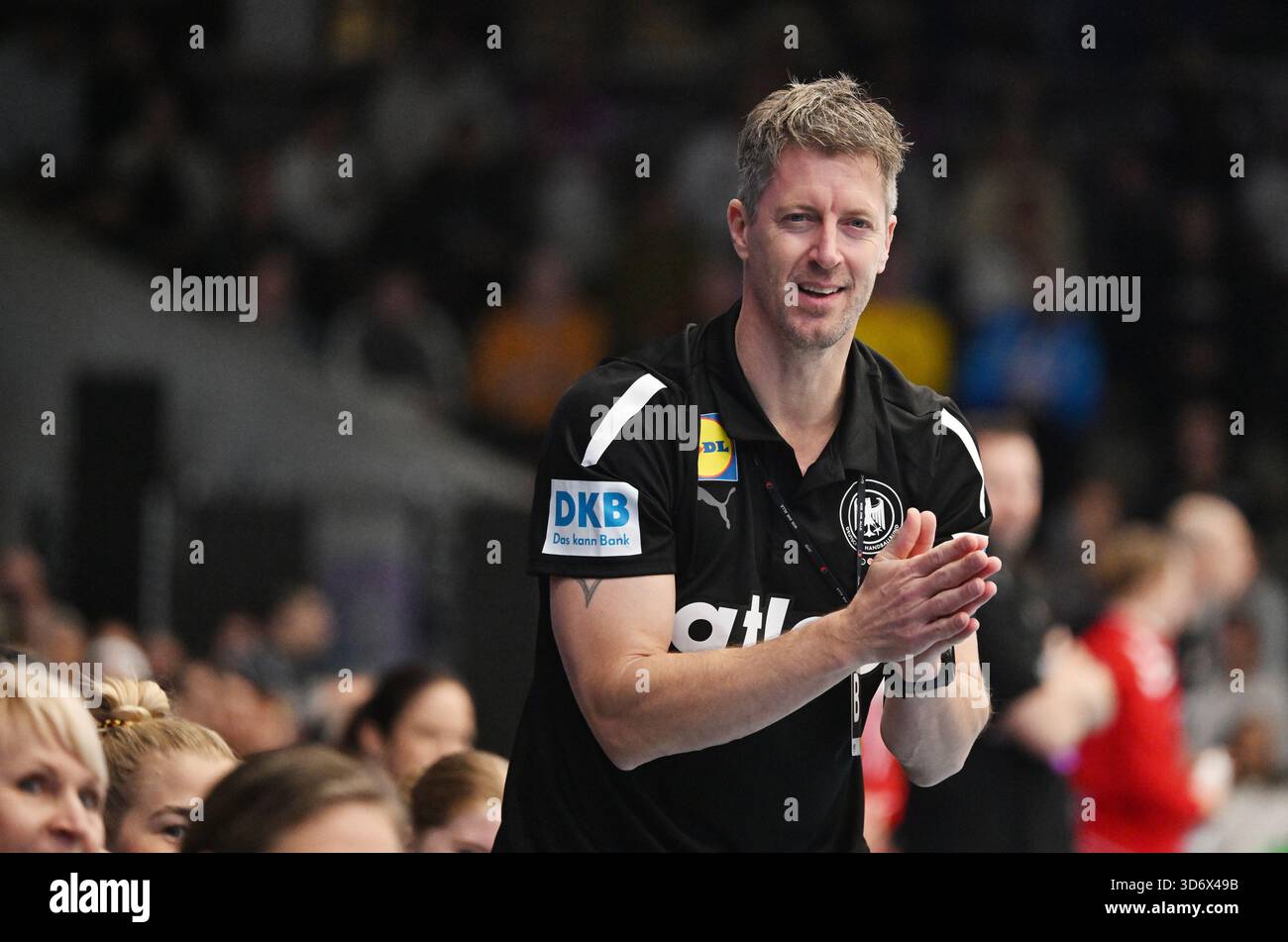 22 November 2025, Baden-Württemberg, Göppingen: Handball, Women ...