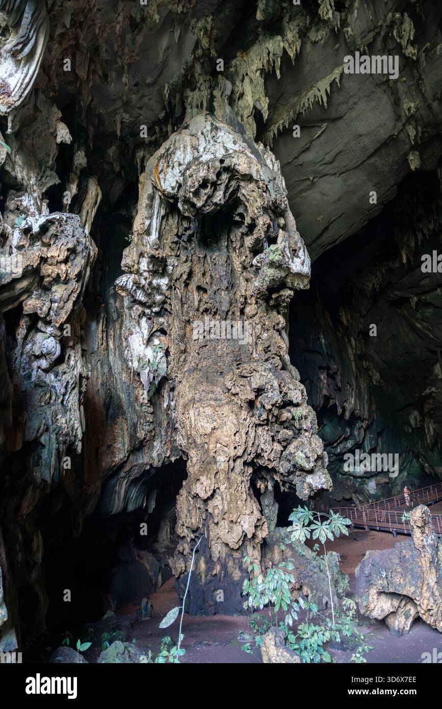 Cavernwall hi-res stock photography and images - Alamy