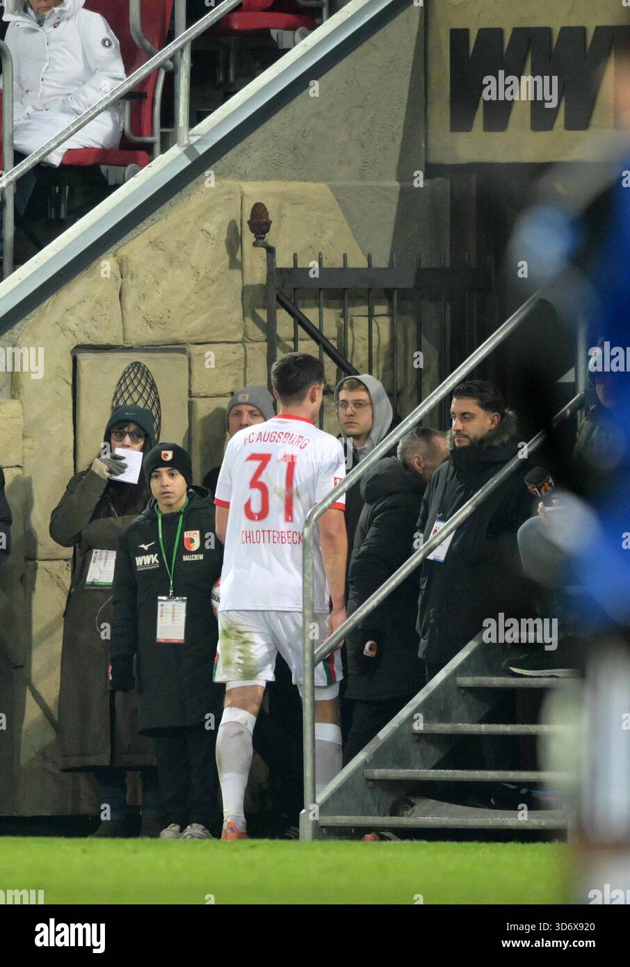 Keven Schlotterbeck (FC Augsburg) after yellow-red card FC Augsburg ...