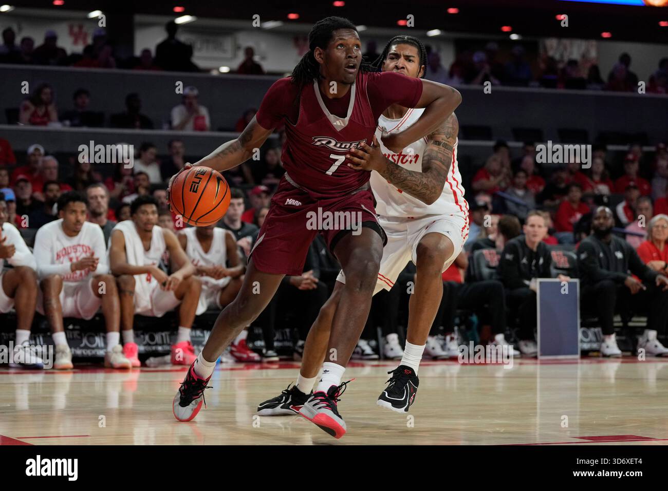 Rider forward Davis Bynum (7) drives to the basket during the first ...