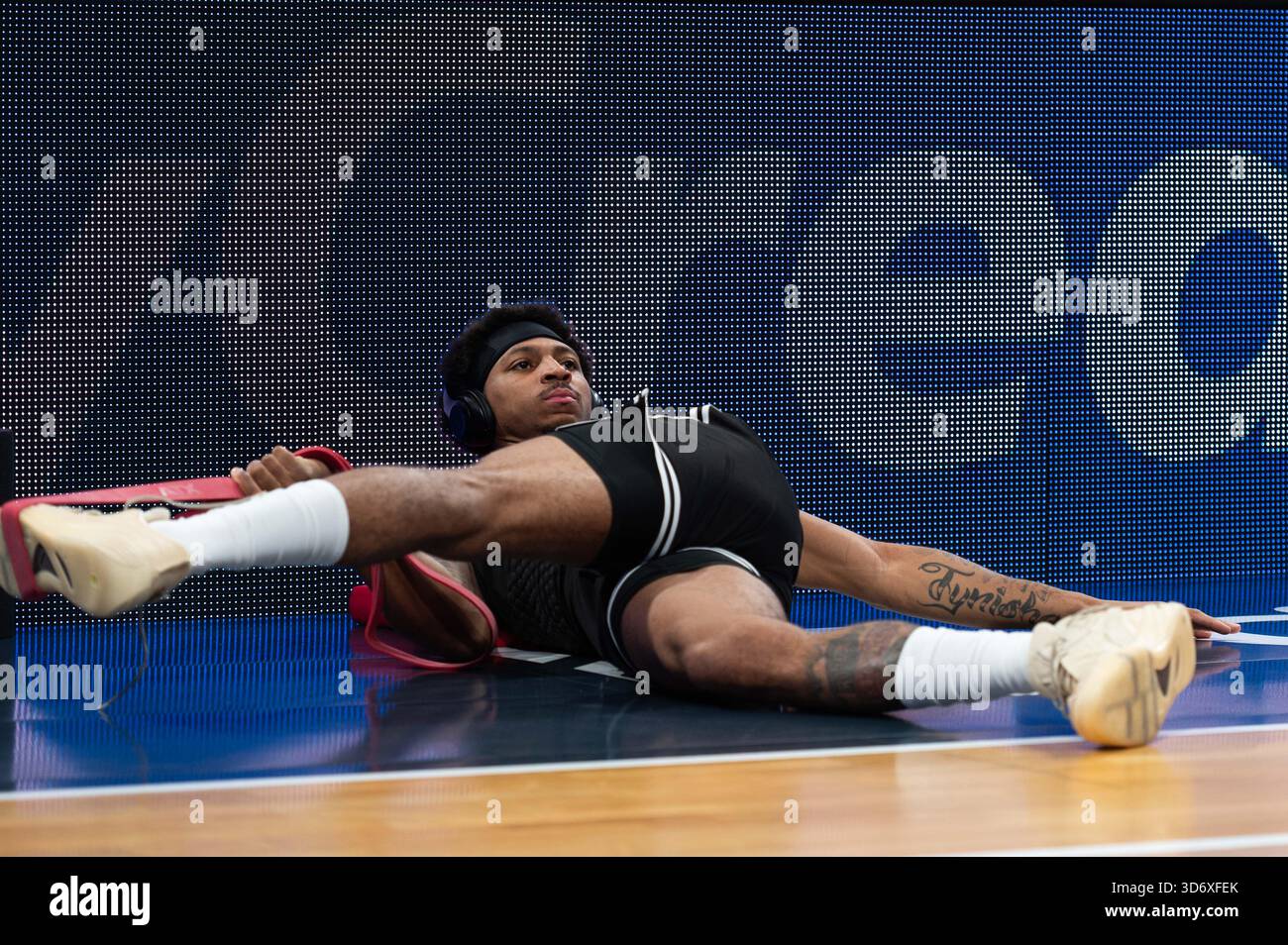 11/22/2025, EWE Arena, Oldenburg, GER, easy Credit-BBL, EWE Baskets ...