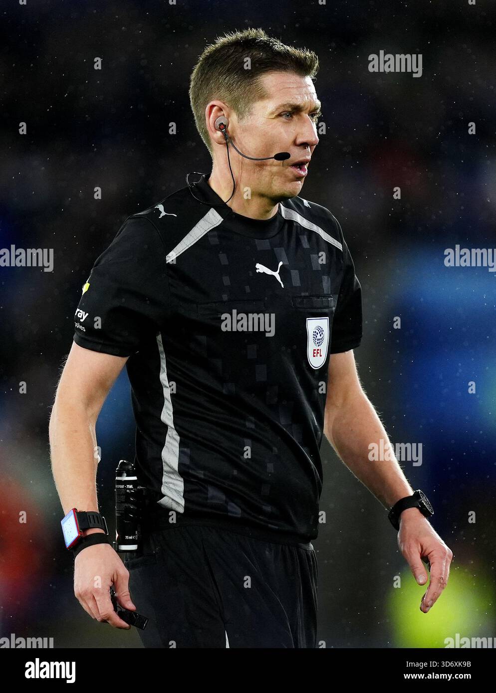 Referee Matthew Donohue during the Sky Bet Championship match at King ...