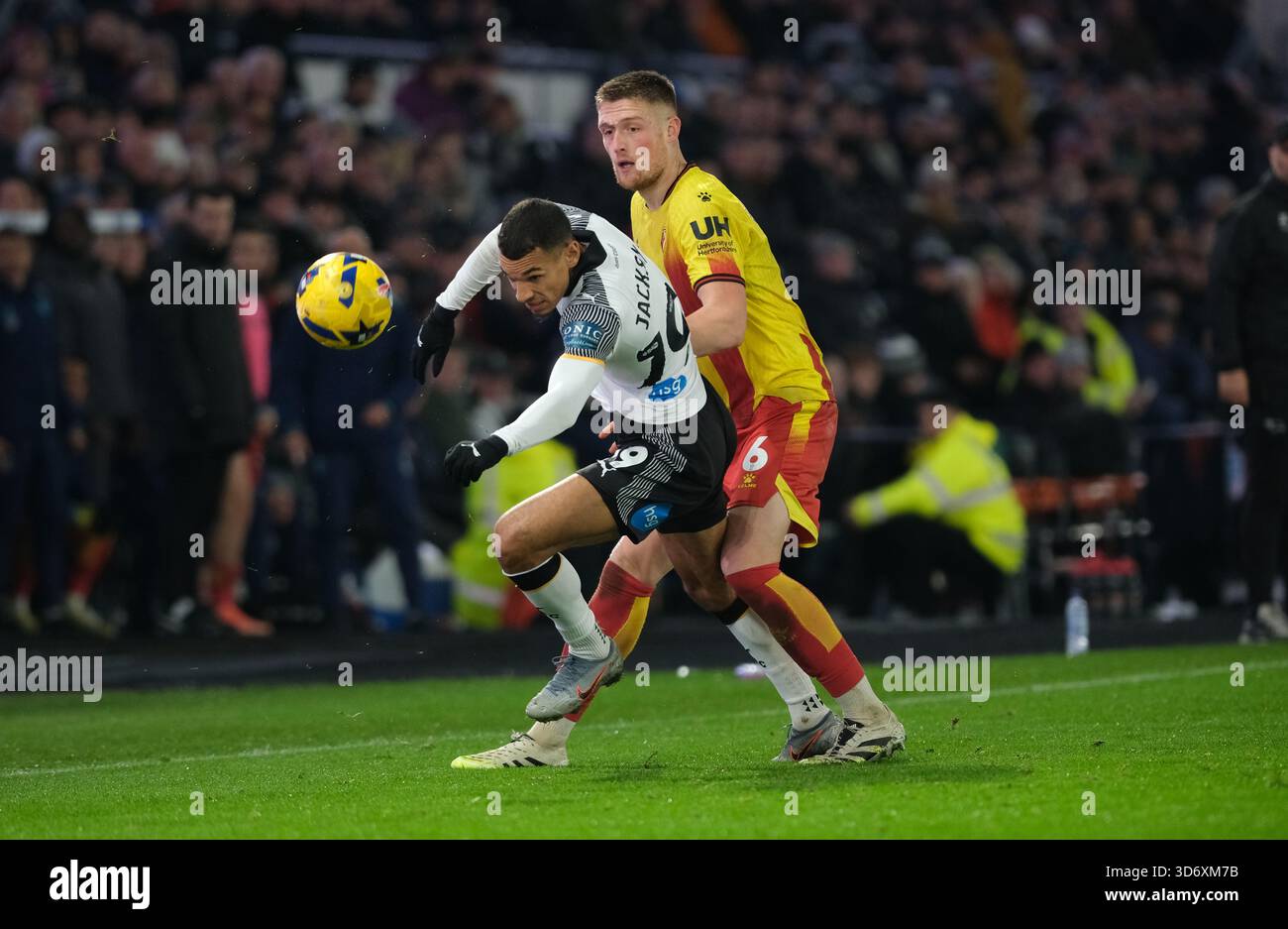 Kayden Jackson of Derby County challenges for the ball against Mattie ...