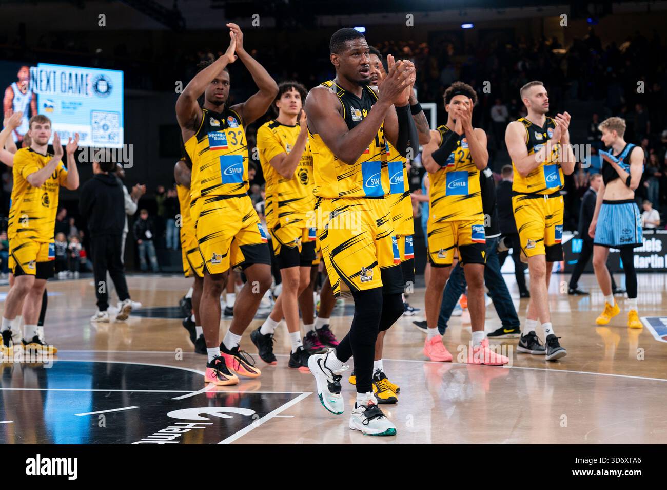 Ludwigsburg celebrates/Celebration after victory/end of game, Simon ...