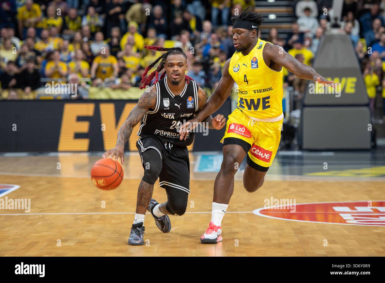 11/22/2025, EWE Arena, Oldenburg, GER, easy Credit-BBL, EWE Baskets ...