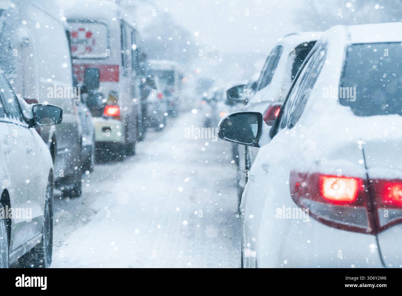 Traffic jam on snowy hi-res stock photography and images - Alamy