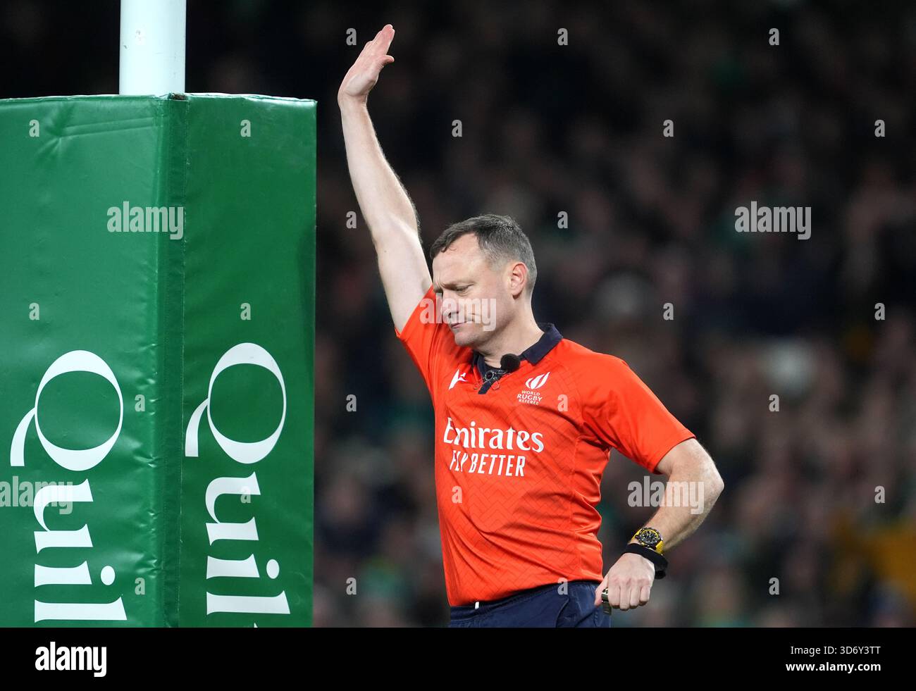 Referee Matthew Carley awards South Africa a penalty try during the ...