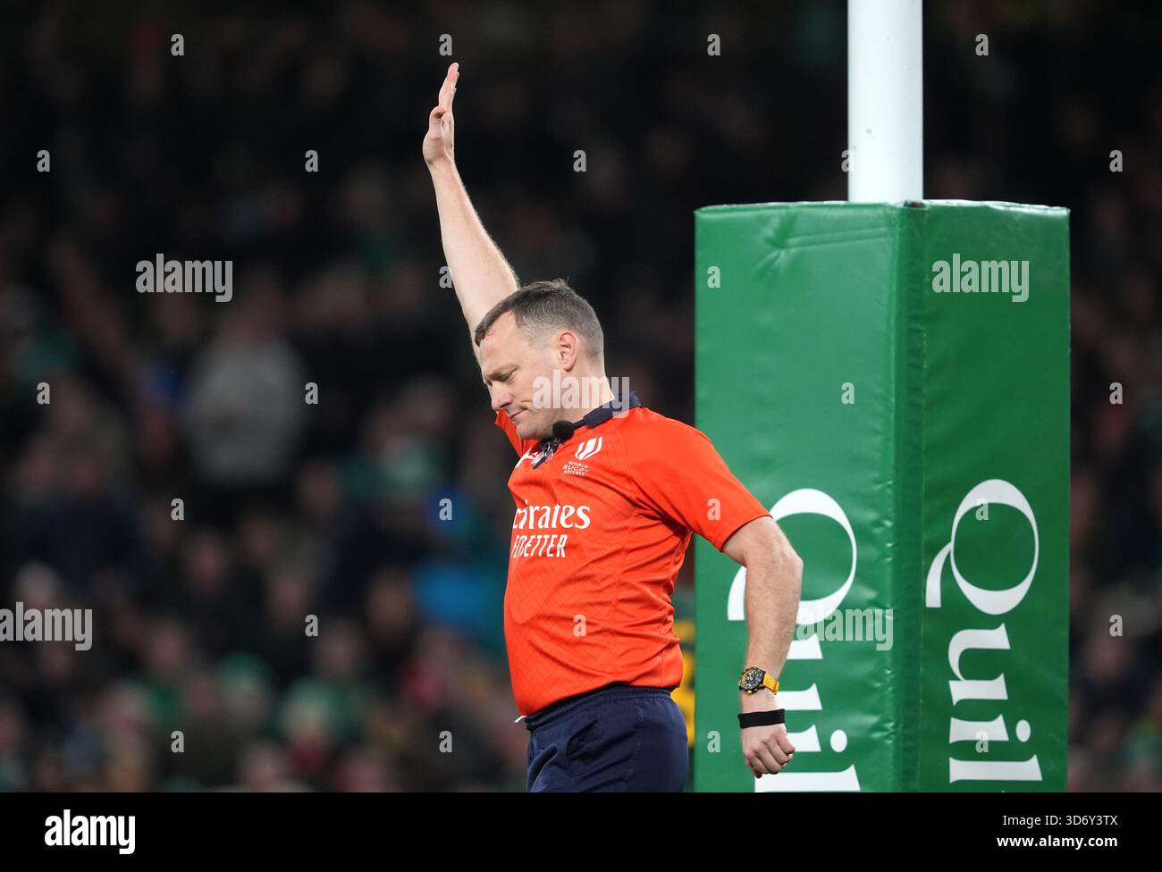 Referee Matthew Carley awards South Africa a penalty try during the ...