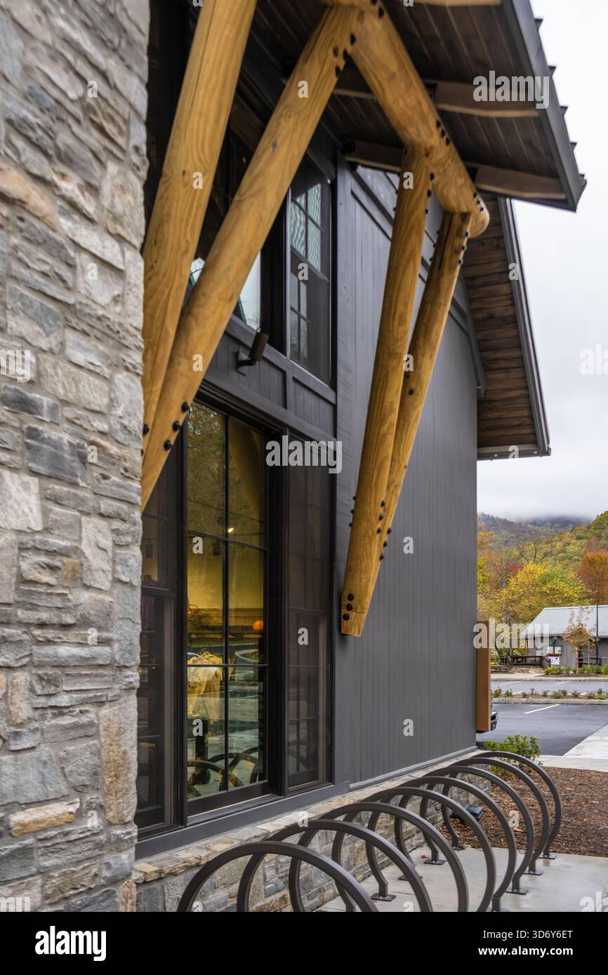 Vogel State Park Visitor Center in Blairsville, Georgia. (USA Stock ...