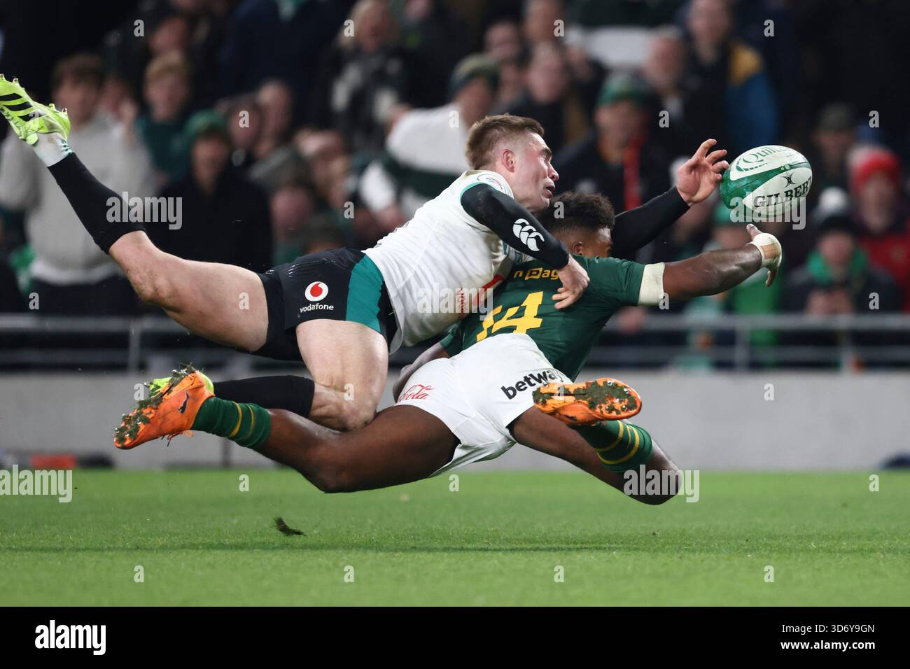 South Africa's Canan Moodie, dives for the ball with Ireland's Jack ...