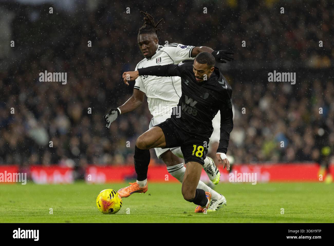 Wilson Isidor of Sunderland on the ball pressed by Calvin Bassey of ...