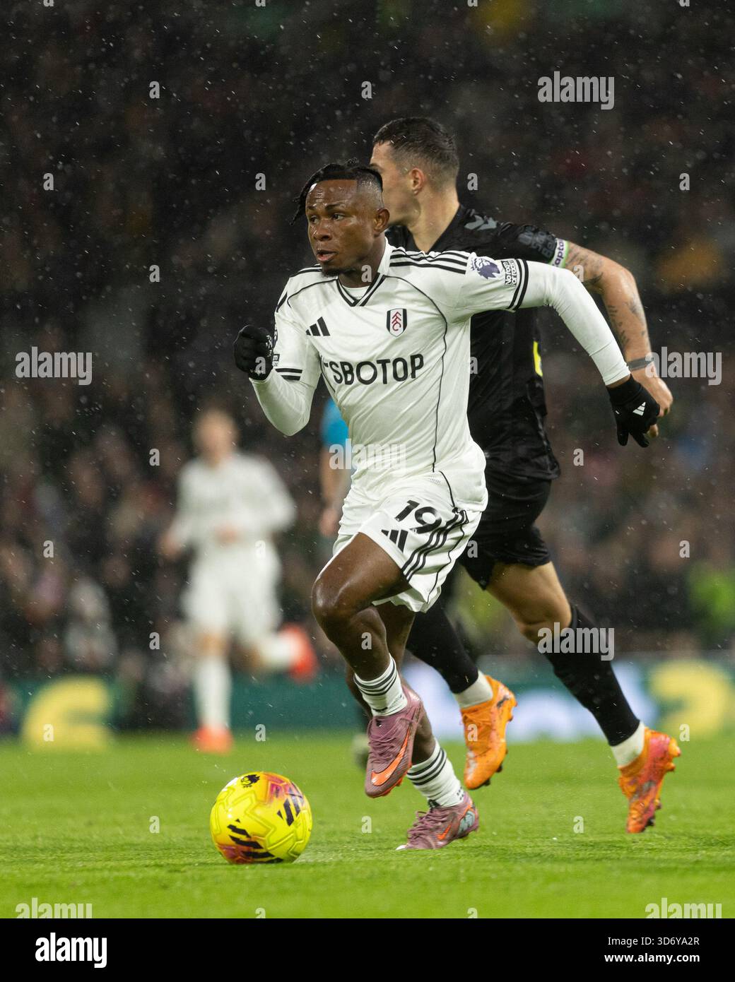 Samuel Chukwueze of Fulham dribbling forwards during the Premier League ...