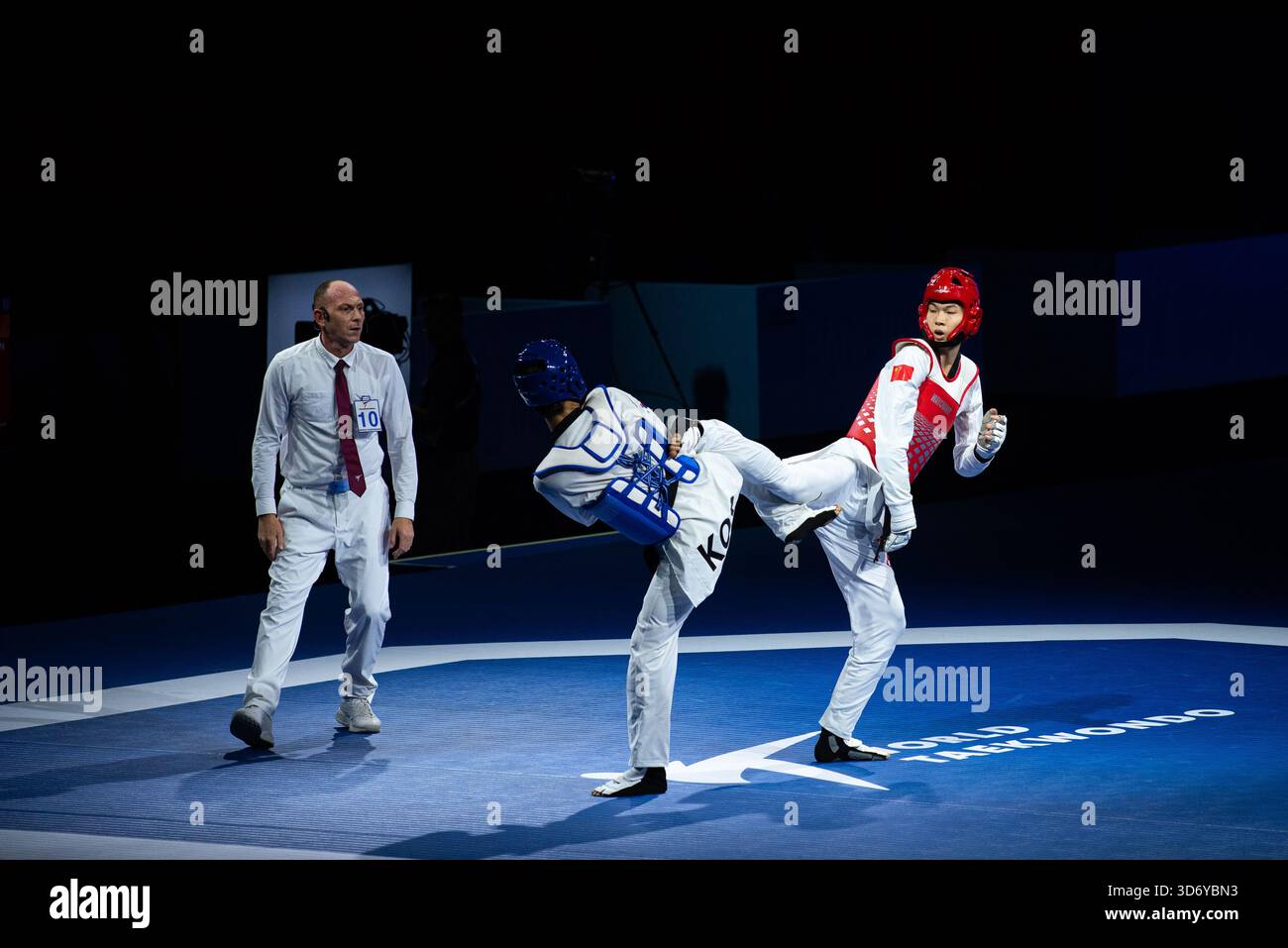 Kim Jongmyeong from South Korea (Blue) and Huang Kefen from China (Red ...