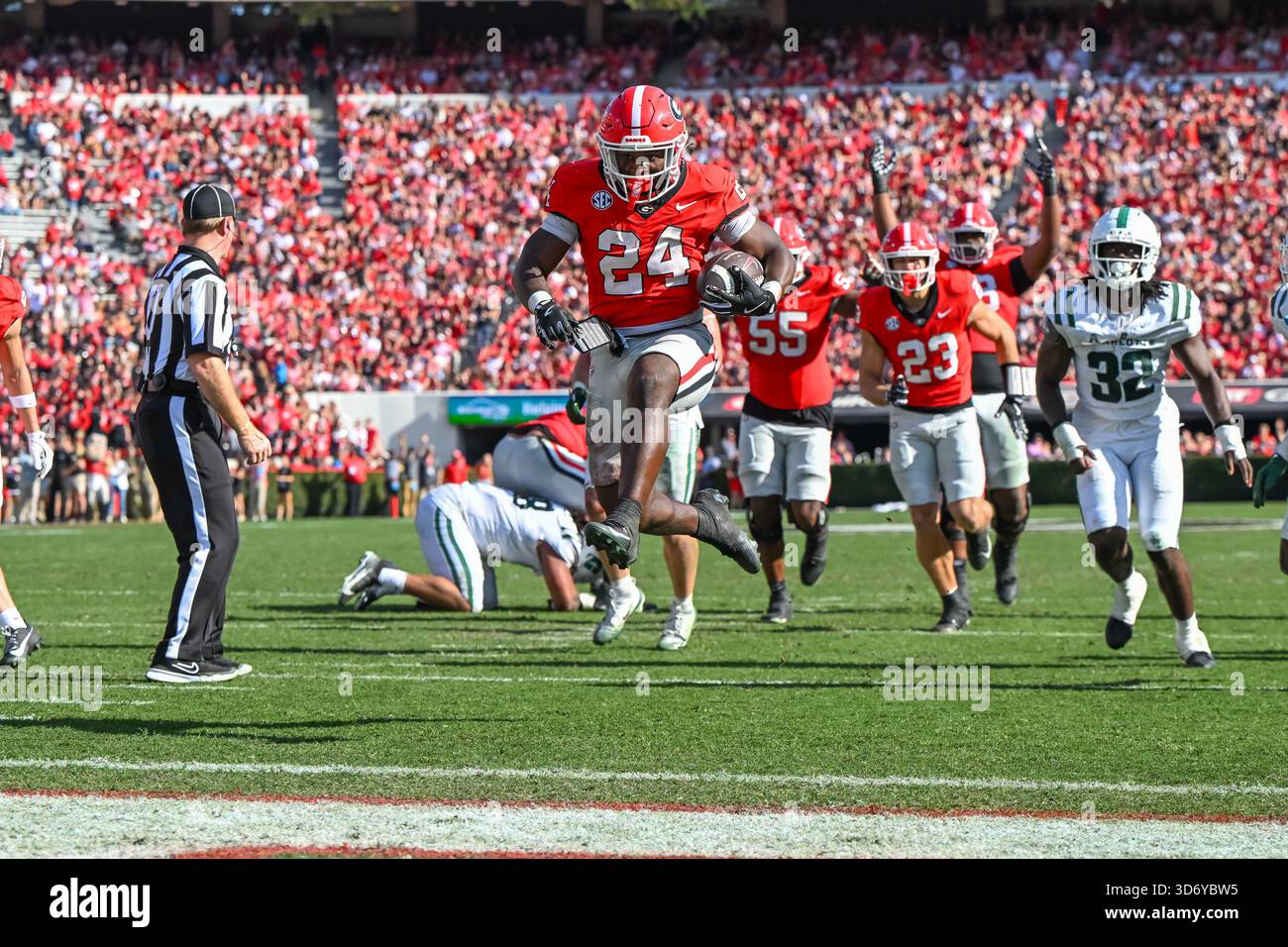 ATHENS, GA - OCTOBER 04: Georgia Bulldogs running back Bo Walker (24 ...
