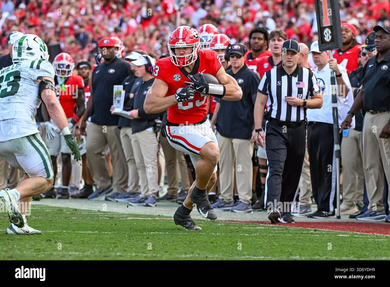 ATHENS, GA - OCTOBER 04: Georgia Bulldogs running back Bo Walker (24 ...